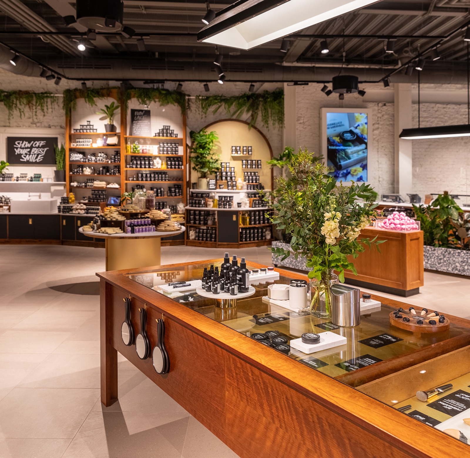 RF0882: Lush Oxford Street Store > View tile series