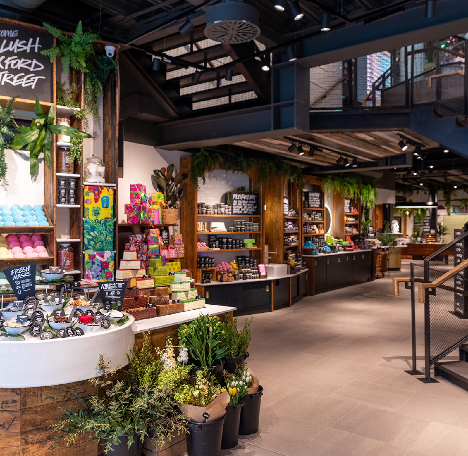 RF0882: Lush Oxford Street Store > View tile series