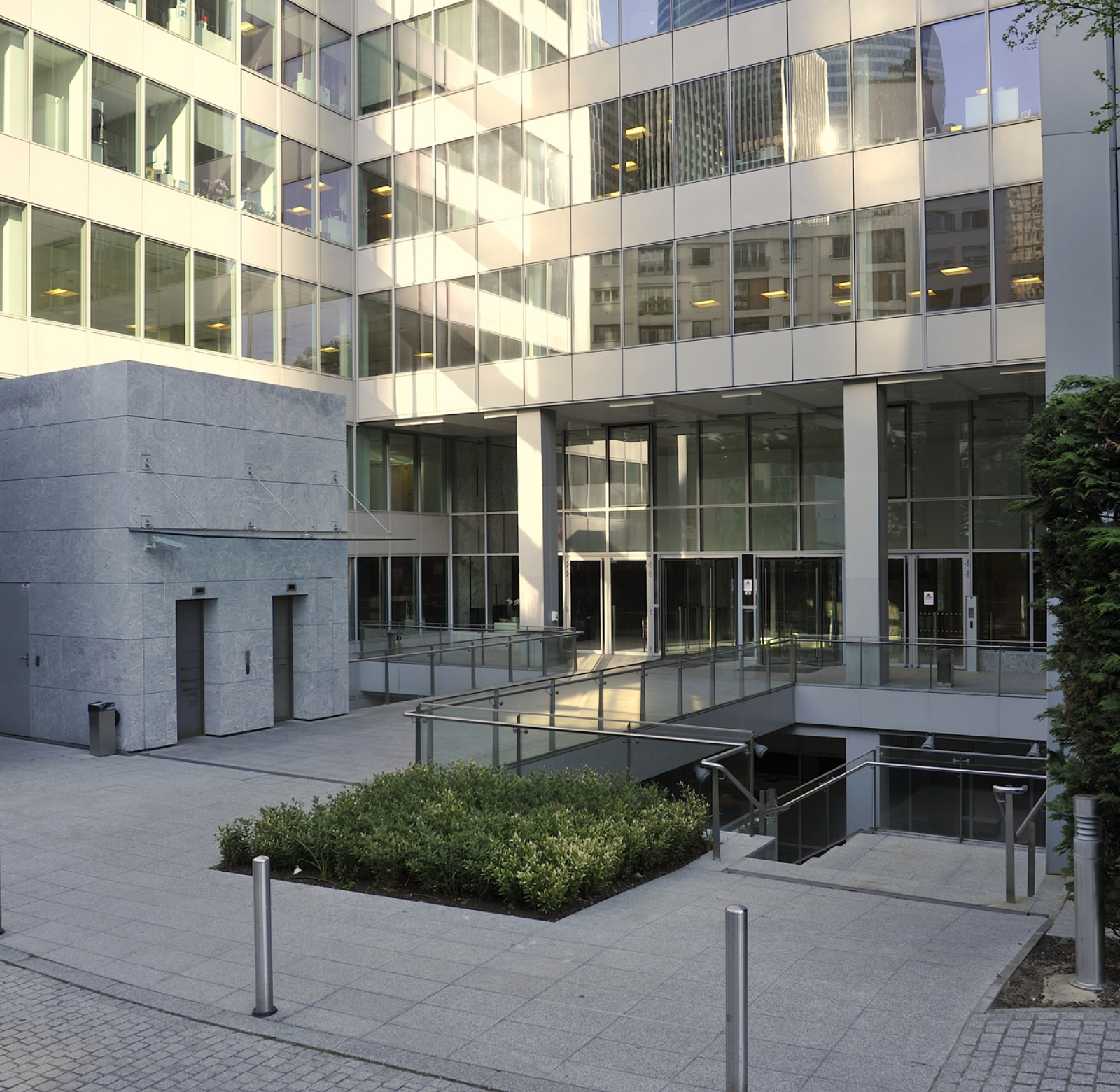 RF0574: Défense plaza > Modular length (inch)