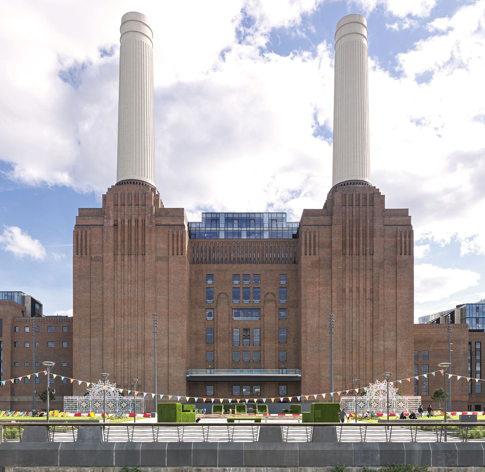 RF0899: Battersea power station > View tile series