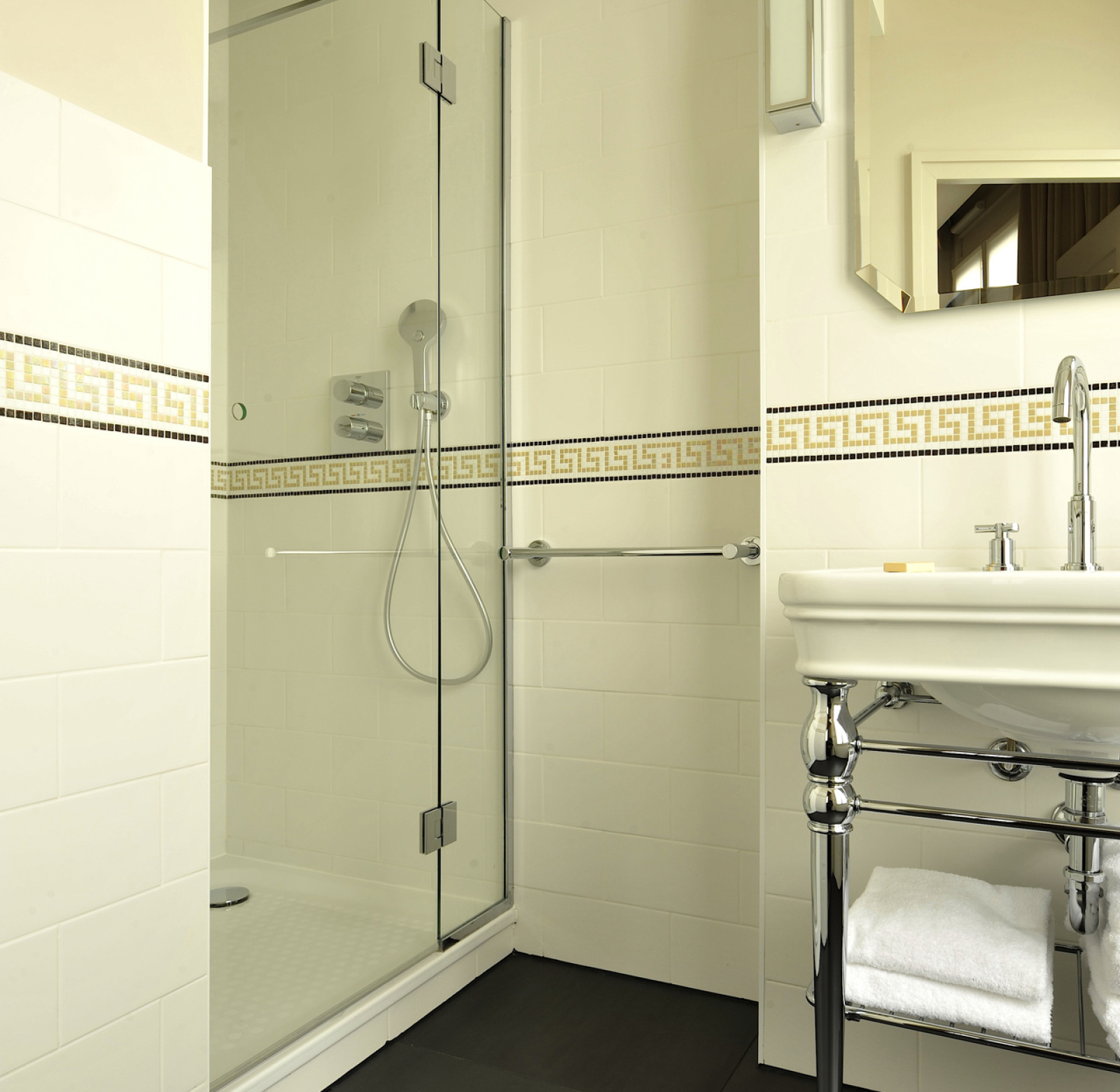 RF0676: Le Tsuba Hotel > Modular length (inch)